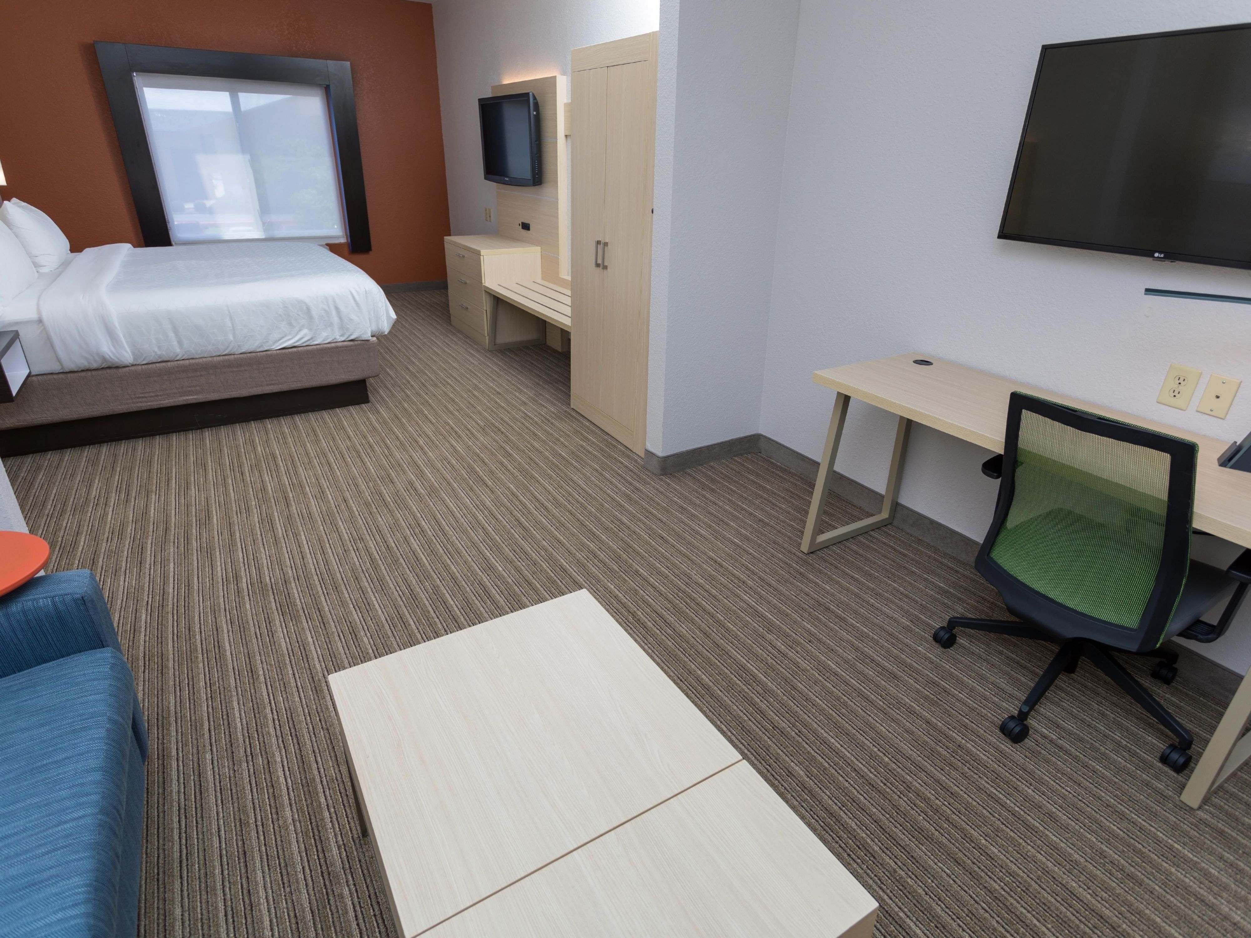 Holiday Inn Express & Suites Athens Guest Room & Suite Options