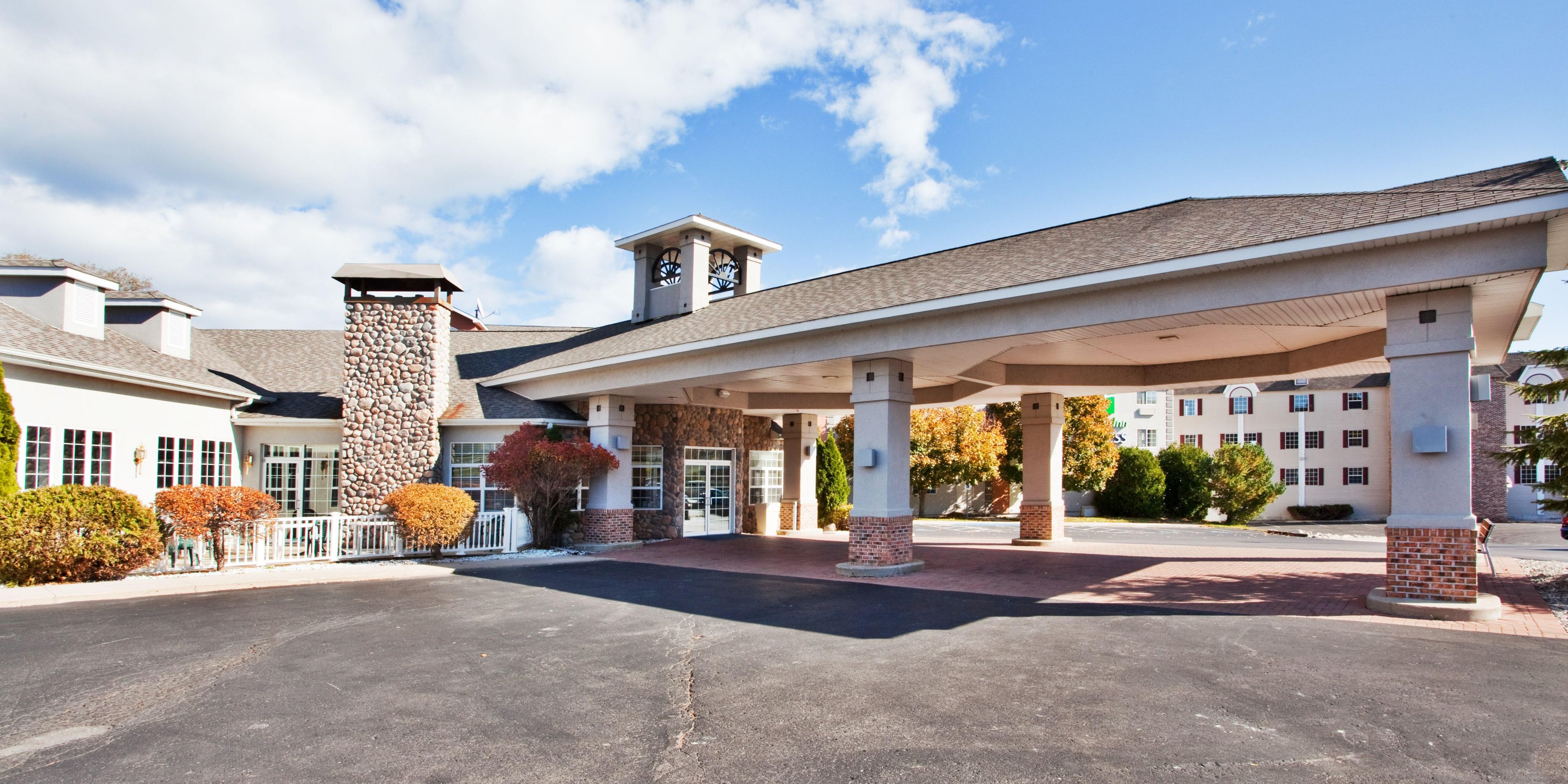St. Ignace Hotel | Holiday Inn Express St. Ignace-Lake Front