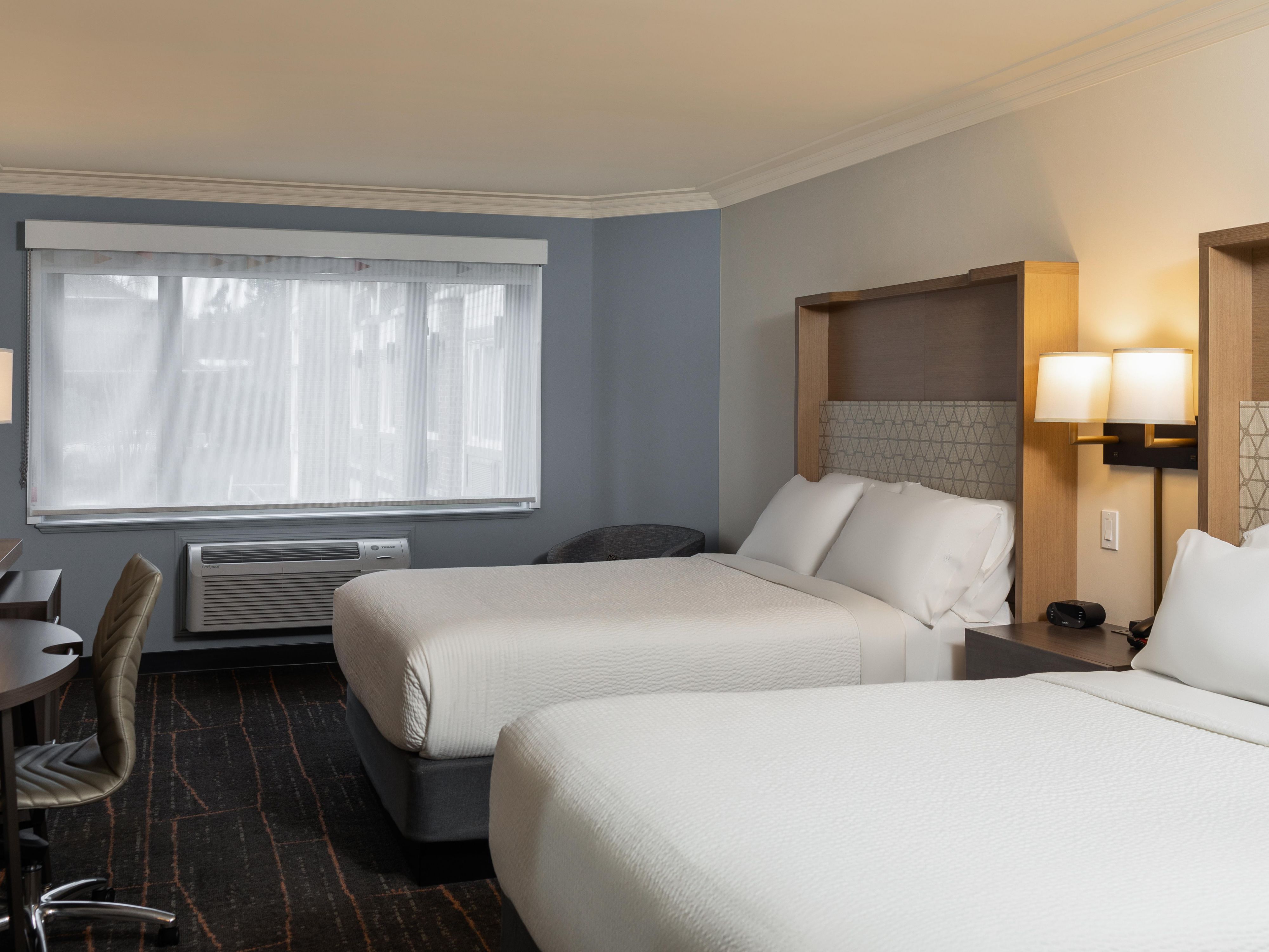 Victoria BC Hotels | Holiday Inn Victoria – Elk Lake